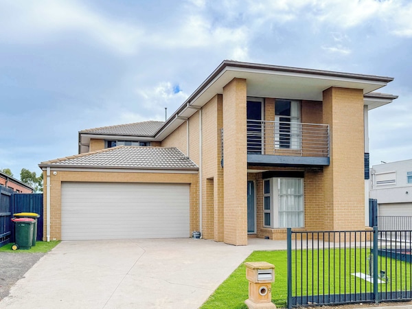 Spacious 4b House In Pointcook - City of Wyndham