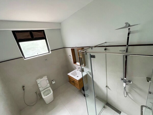 Charming 5-bedroom Hotel With Wifi, Ac In Lovely Kandy - Kandy