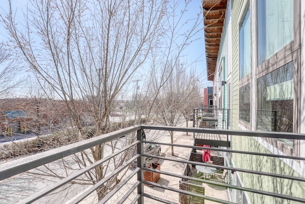 Chic 2br Condo Near U Of A & Dickson Street | Fayetteville - Fayetteville, AR