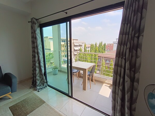Modern, Secure Apartment With Air Conditioning, Wi-fi, Fully Equipped Kitchen And Netflix Tv - Abidjan