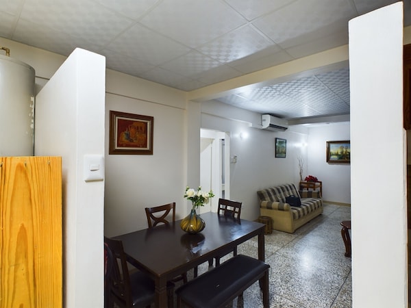 Cozy 2-bedroom Apartment In St. Ann's. Fully Air-conditioned With Wifi - Port of Spain