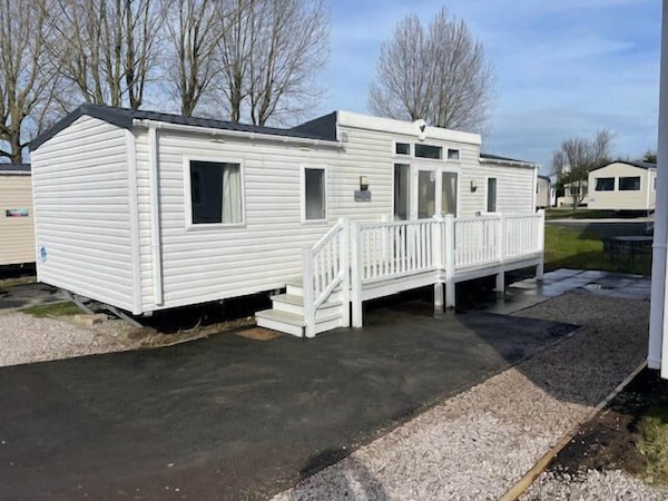 Marton Mere - 3 Bedroom Caravan - Blackpool