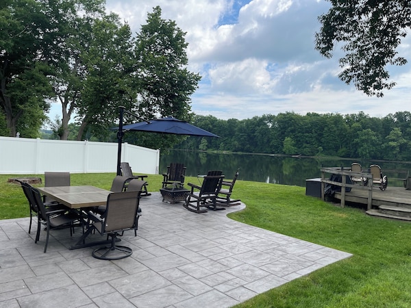 3 Bedroom Waterfront Home. Stillwater Serenity, Saratoga Excitement. - Greenwich, NY