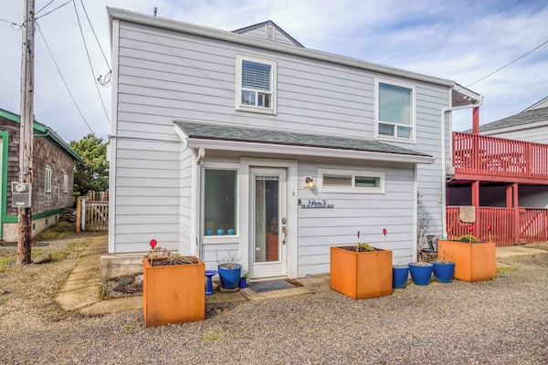 Sweet Rockaway Beach Condo Puts You Right On Level Sand Of Diamond Beach! - Manzanita, OR