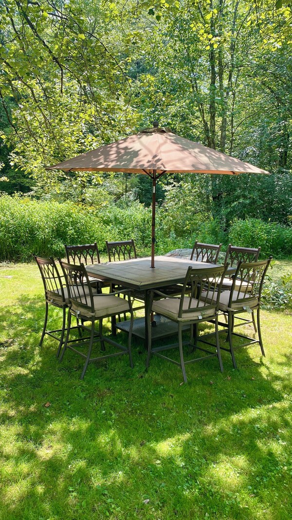 Family-friendly 2- Bedroom Webster Home W/cozy Balcony - Massachusetts