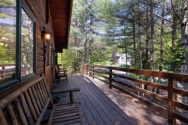 Modern Treetop Log Cabin In The Heart Of Schroon Lake - Adirondack, NY