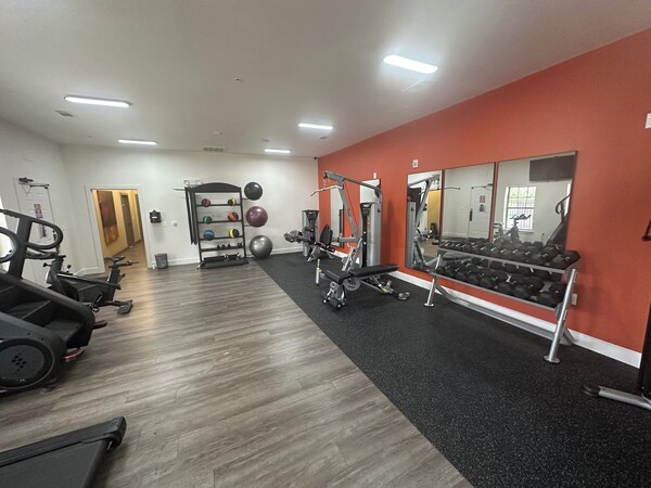2-bedroom Apartment In Cool Denton With Fitness Room, Wifi, Ac - Denton, TX