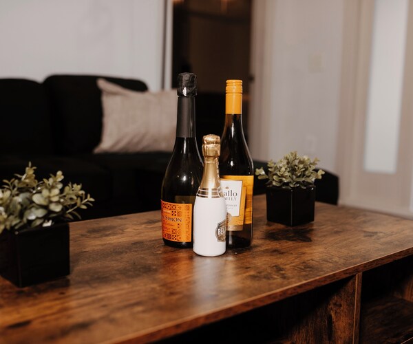Kick Back And Relax In This Calm, Stylish Space. The Battery-truist Park - Smyrna, GA