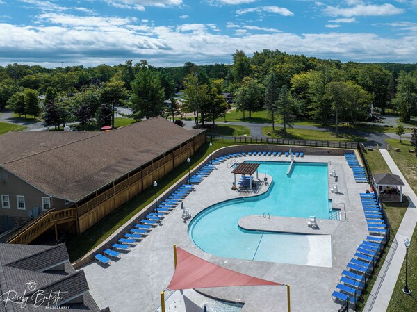Cozy Chalet/firepit/game Loft/pool Table - Tobyhanna, PA