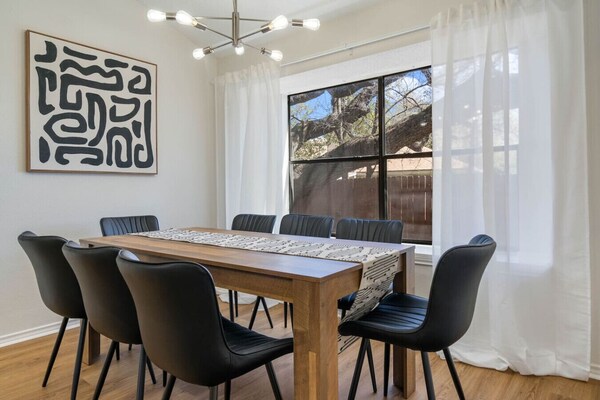 Fun & Stylish Stay With Cowboy Pool, Fire Pit & Pool Table - Pflugerville, TX