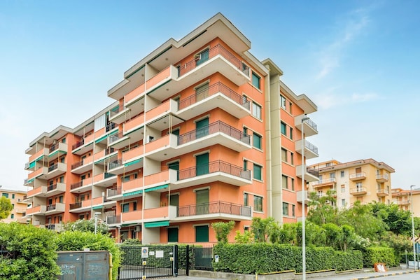 Apartment With Garden A Stone's Throw From The Sea - Andora