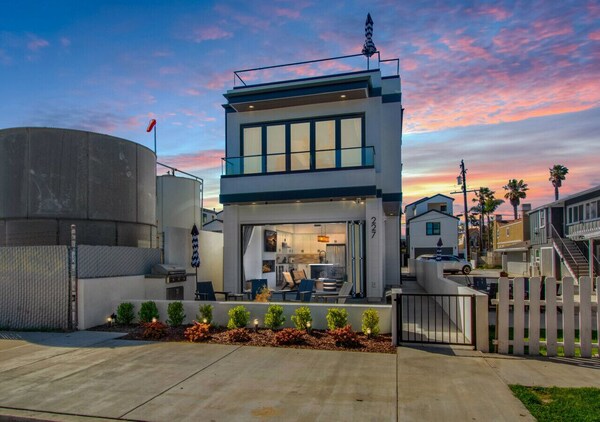 Luxury Beachside Villa - Steps To The Sand And Beach - Huntington Beach Pier