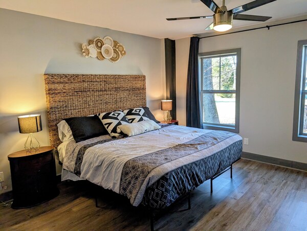 The Tillery Barndo - Two Bedrooms With Loft, Dock, Flat Lot, Spa, Golf Access - North Carolina