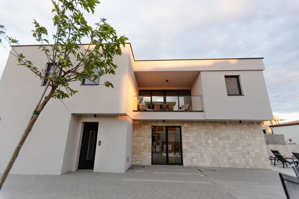 Villa Pam - Luxury Villa With A Heated Pool And A Summer Terace With 4 Bedrooms - Pag