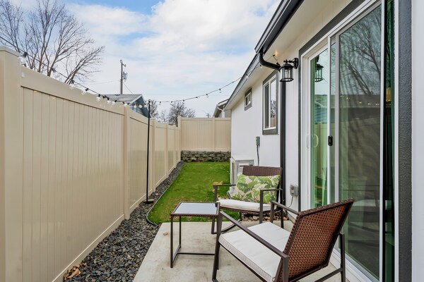 Guest House With Private Entry And Driveway. Pet Friendly! - Spokane Valley, WA