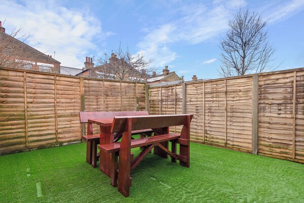 Beautiful House In North London With Parking - Chingford