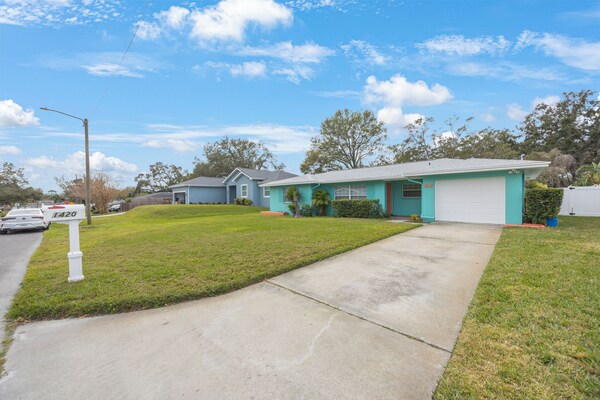Charming Coastal Haven 2-bedroom House With Wifi, Ac In Delightful Clearwater Fl - Dunedin, FL