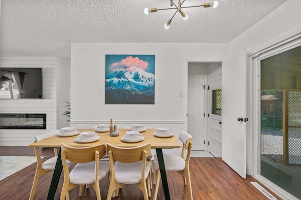 5br Spacious Pueblo Family Retreat W/ Game Room! - Pueblo, CO