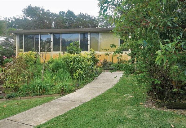 Original House, Large Gardens In Bush Setting - North Stradbroke Island