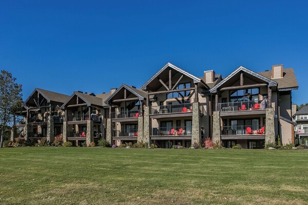Condo à Saint Sauveur: Ski-in Ski-out, Et Confort Absolu ! - Mont-Gabriel, QC