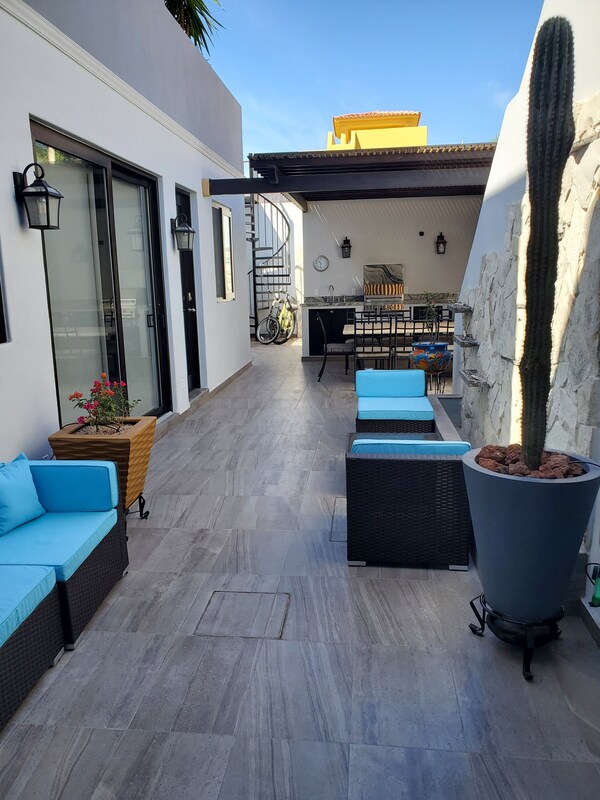 Pristine 3-bed, 3.5-bath Villa With Mountain, Golf Course, Sea Views & Hot Tub \N - Loreto
