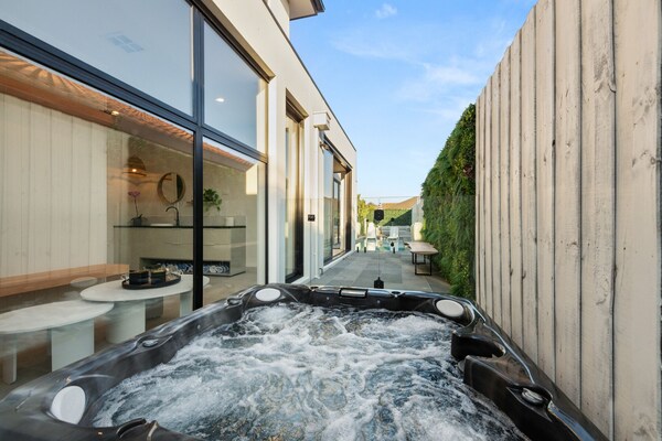 Bayside Grandeur With Heated Pool, Spa And Sauna Plus Each Bedroom Has Ensuite - Brighton