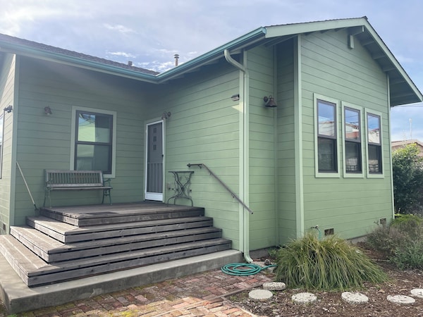 Charming & Cozy Adu Oasis With Modern Comforts & Outdoor Charm - Kensington, CA