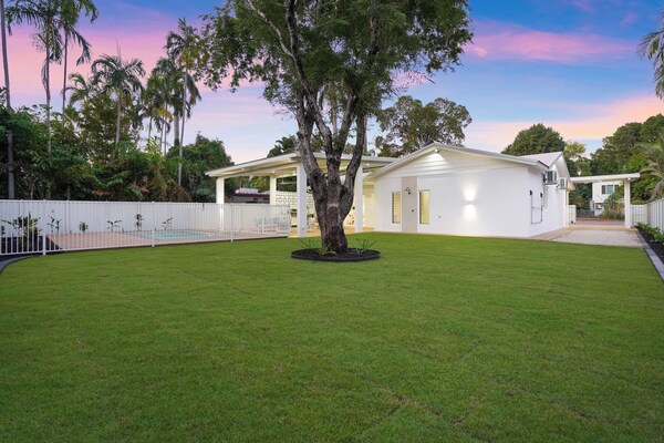 The Bougainvilia House - Tropical Retreat With Private Pool & Alfresco Living - Darwin
