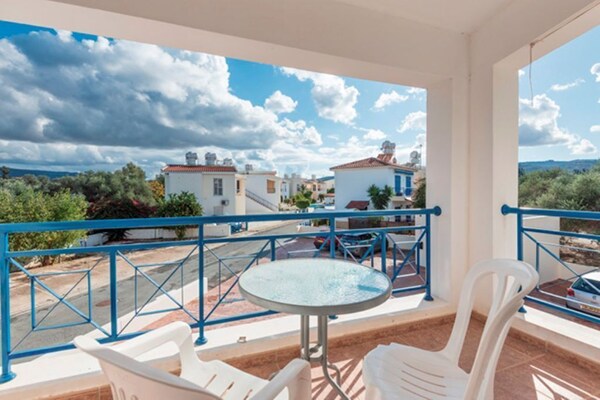 Charming 2-bed Apartment In Polis Chrysochous With Wifi, Ac For A Perfect Stay - Латхи