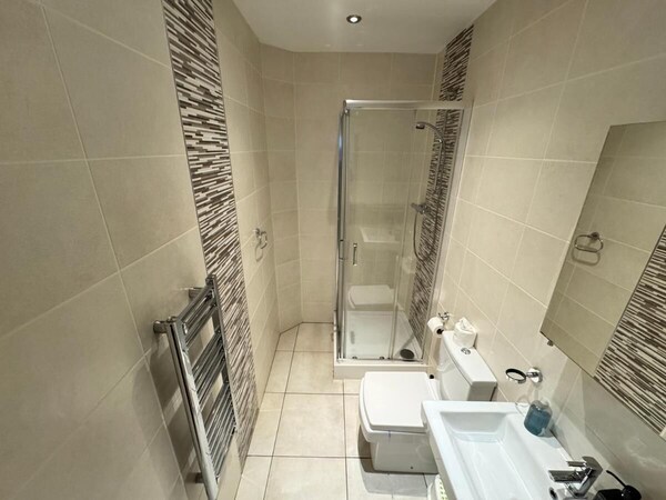 Two Bedroom Luxury Apartment Birmingham City Centre Sleeps 6 Guests 2 Bathrooms - Birmingham