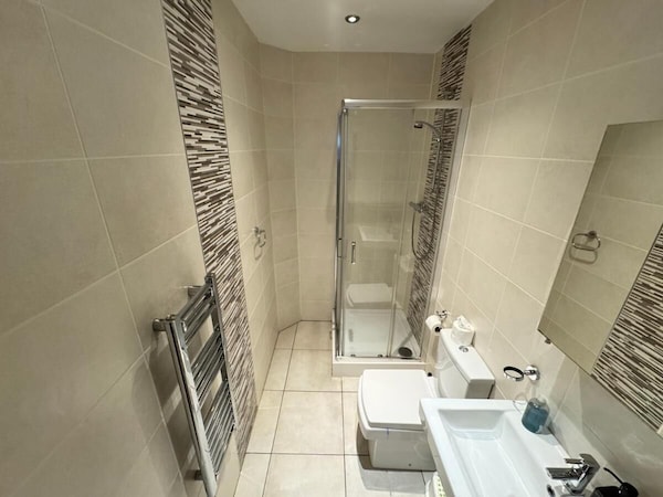 Two Bedroom Luxury Apartment Birmingham City Centre Sleeps 6 Guests 2 Bathrooms - Birmingham