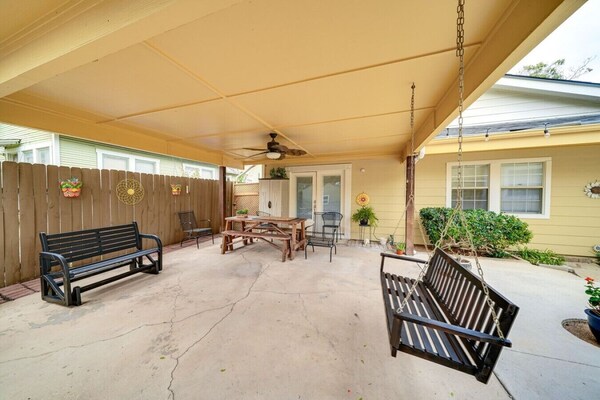 Chic San Antonio Cottage: 5 Miles To Downtown - San Antonio, TX