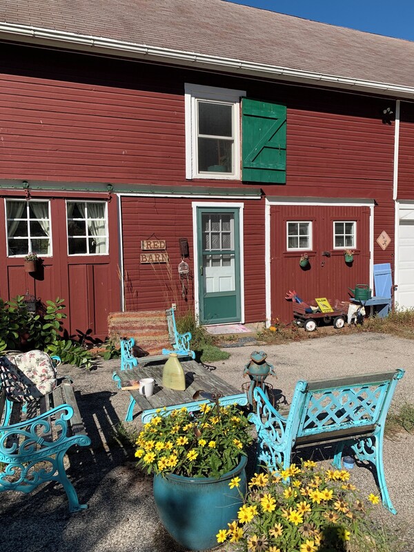 Charming Pet Friendly Renovated Barn With Backyard, In Stevensville - Grand Mere State Park, Stevensville