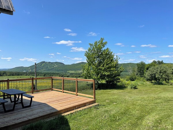 Chalet Vue Sur L'orignal Magnificent Mountain Views 5 Minutes From The Slopes - Quebec