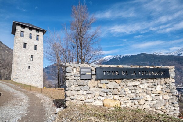 Le Perchoir, Au Sommet De La Tour De La Fournache. Vue Imprenable ! - Saint-Jean-de-Maurienne