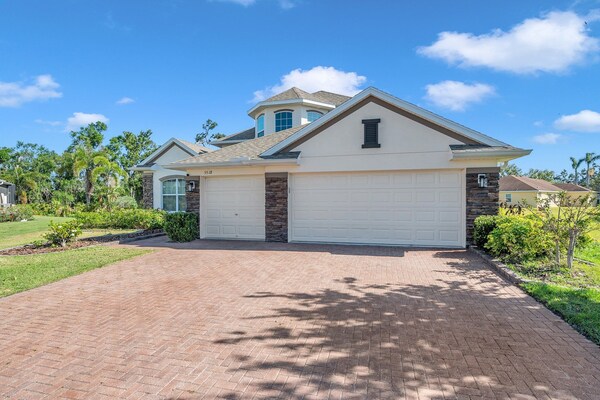 Spacious 5-bedroom 3 Full Bath House On Large Lot & Cul-de-sac Close To Beaches - Ellenton, FL