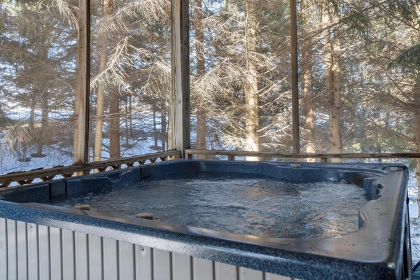 Spacious Log Cabin For 16+ At Thepinecrestchalet Hot Tubs, Air Hockey, Fireplace - Harbor Springs, MI