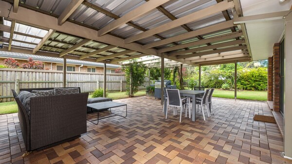 Coastal Paws Pet Friendly, Family Beach House In Pottsville - Hastings Point