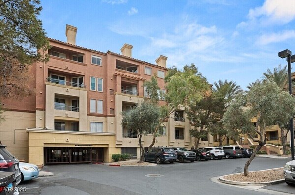 Steps Away From The Fabulous Las Vegas Strip- Sleeps 6, Pool 30 Night Minimum!!! - Henderson, NV