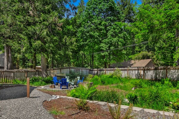Spacious Mountain Retreat With Private Hot Tub, Wifi, Fireplace, Shared Pool - Oregon