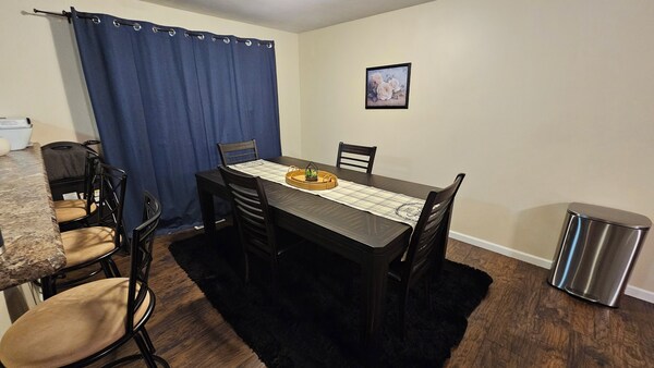 Modern 3-bedroom Retreat In Howland - Wifi, Office & Fitness Space - Cortland, OH