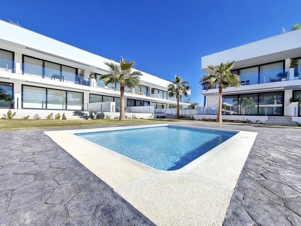 Penthouse Apartment With Pool Views - La Manga del Mar Menor