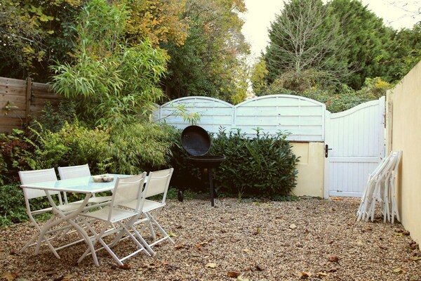 Gite Fonteneau. Parc De La Burthe à Proximité, 80 Hectares De Bois Et De Prés. - Bordeaux