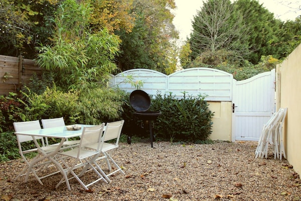 Gite Fonteneau. Parc De La Burthe à Proximité, 80 Hectares De Bois Et De Prés. - Bordeaux