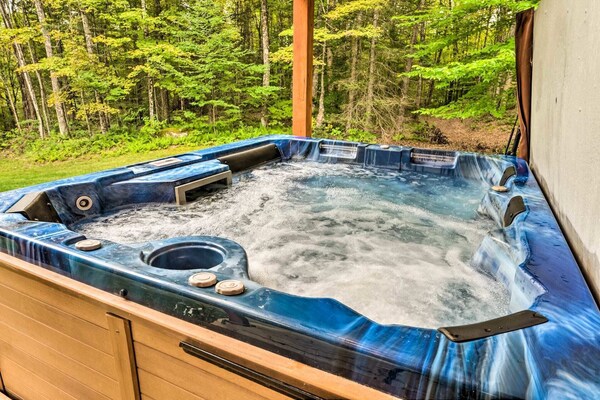 Secluded Vt Cabin W/ Hot Tub, Pond, Trails  And  Wifi By Elevated Escapes Group - Vermont