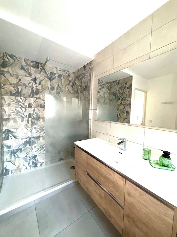 Charming Apartment In House - Albertville