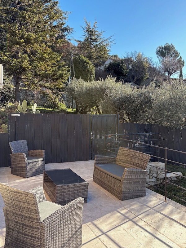 Les Dessus Du Paradis Quiet, Low-rise Villa Ideal For Families And Friends. - Forcalquier
