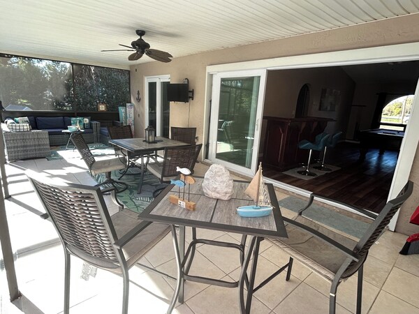 Beachy Cabin Vibes - Weeki Wachee, FL