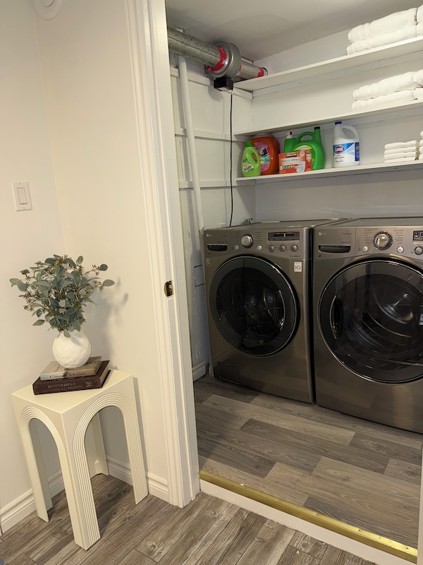 Charming 2-bedroom Downtown Apartment - 세인트 존스