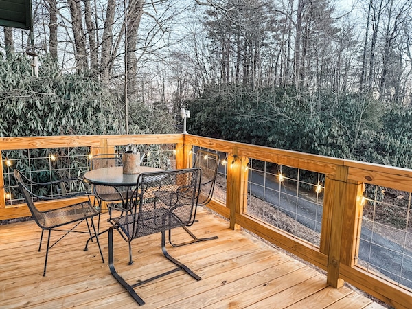 "18 Seasons" Seconds To Blue Ridge Parkway, & Mabry Mill. Game Room W/bar - Mount Airy, NC